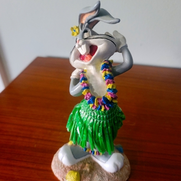 Warner Bros. | Accents | Warner Bros Bugs Bunny Hula Hip Figurine ...